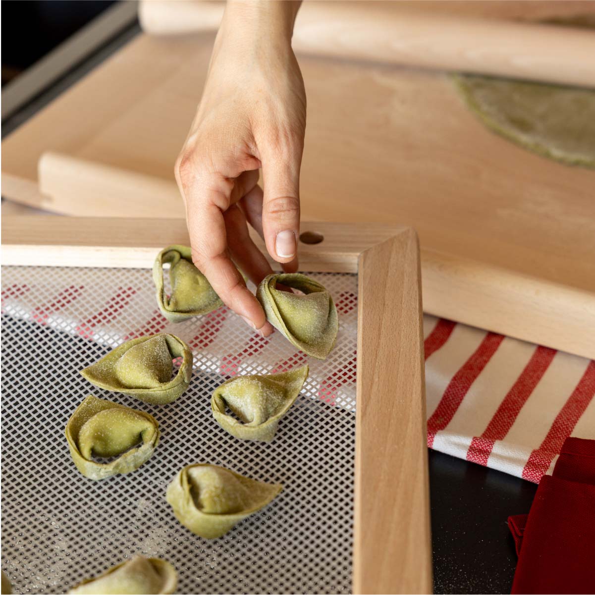 Pasta drying tray | kitchen utensils | Shop on line Pasta drying tray